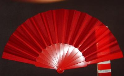 Cina Ventagli pieganti personali tessuto di colore solido con la maniglia di plastica in vendita