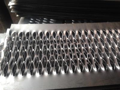 Chine Anti bandes de roulement d'escalier de glissement acier inoxydable en aluminium/galvanisé/pour l'usage d'escalier et de plancher à vendre