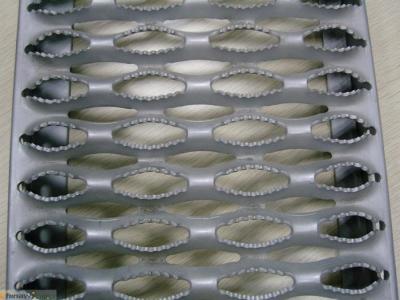 Chine Sécurité inoxydable de plaque d'acier non de glissement industriel râpant pour l'escalier et le plancher à vendre