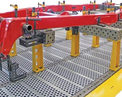 Cina La lamiera sottile decorativa di slittamento anti- riveste le pedate di pannelli perforate del metallo in vendita