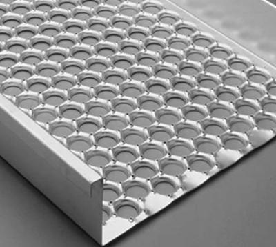 Cina La lamiera sottile decorativa di slittamento anti- riveste le pedate di pannelli perforate del metallo in vendita