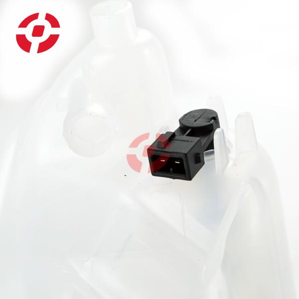 Quality C2D36671 Auto Cooling Systems Engine Radiator Cooling Pot Coolant Expansion for sale