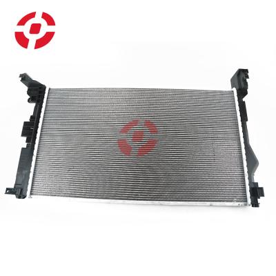 Cina 32224828 Ricambi per autoveicoli sistema di raffreddamento del motore del veicolo raffreddatore del liquido di raffreddamento Radiatore di alluminio serbatoio d'acqua di plastica per VOLVO XC90 in vendita
