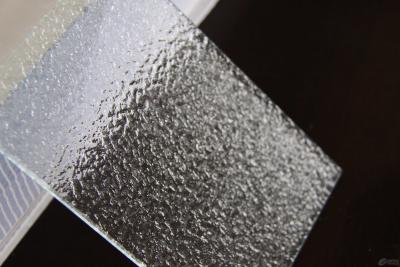 China Vidro transparente com padrão 220-2800 mm usado para decoração de janelas à venda