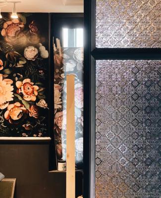 China Customize Size Patterned Glass 3mm 4mm 5mm For Decorative Building Bathroom Window for sale