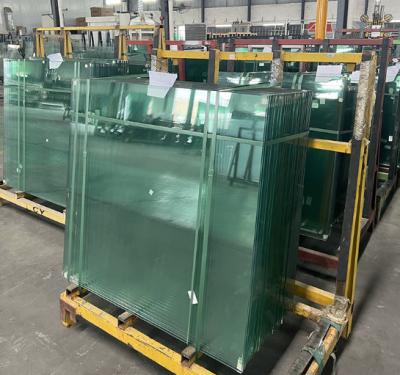 Cina Dimensione/spessore vetro trasparente personalizzato per pareti di tenda/vetri da pavimento/luci a cielo aperto/serre in vendita