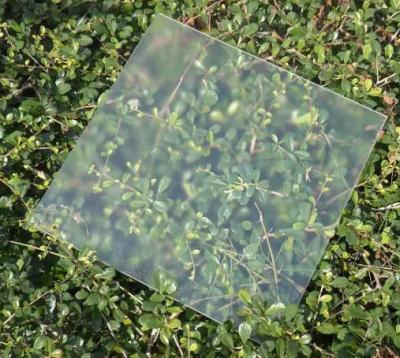 Cina Vendita a caldo 3,2 mm-4 mm vetro solare ultra-chiaro a basso tenore di ferro temperato per pannelli solari in vendita