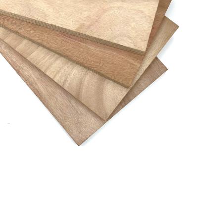 Cina Vendita diretta di fabbrica Legno compensato Okoume 6mm 9mm 18mm Fogli di legno compensato Okoume Legno compensato stratificato 18mm per la costruzione in vendita