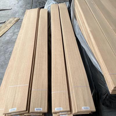 Cina Al dettaglio AA naturale di grano retto 0,45 mm lamiere di rivestimento in legno di quercia bianco rivestimento in legno di quercia per pavimenti rivestimento in legno di quercia pannello murario in vendita