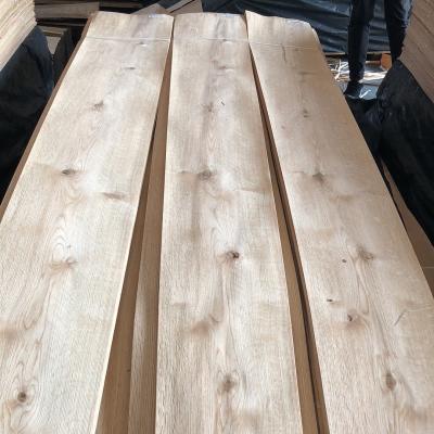 Cina Al dettaglio AA naturale di grano retto 0,45 mm lamiere di rivestimento in legno di quercia bianco rivestimento in legno di quercia per pavimenti rivestimento in legno di quercia pannello murario in vendita