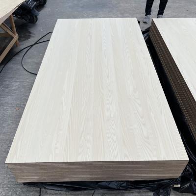 Cina Ingrosso di cenere bianco naturale 0,3 mm/0,45 mm/0,5 mm/0,6 mm AA rivestimento di cenere di grano retto in vendita