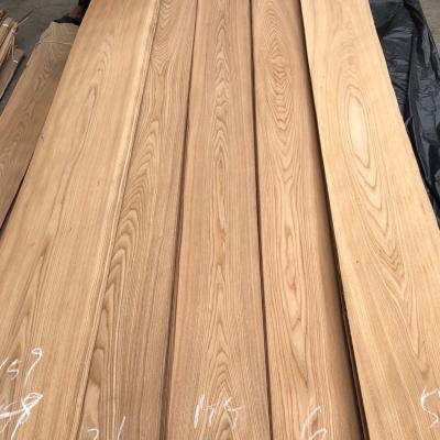 Cina Veneer di legno di olmo naturale 0.2mm 0.3mm 0.5mm 1mm 2mm 3mm Granella di montagna Flat Cut Elm Veneers Legno in vendita