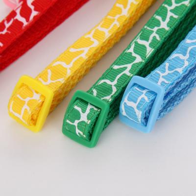 Cina Cat Dog Collar With Bell riflettente di nylon regolabile Paw Print Pet Supplies in vendita