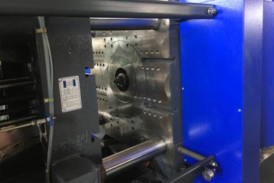 China Plastic Bucket Manufacturing Machine , Horizontal Injection Molding Machine 5.5 Tons for sale