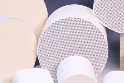 China Substratos de cerámica del panal de encargo para la purificación del extractor en venta