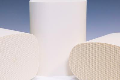 China Substratos de cerámica del panal de encargo para la purificación del extractor en venta