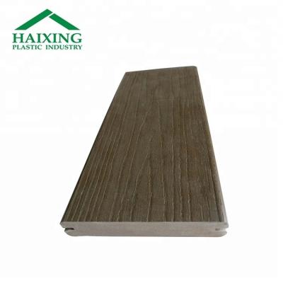 Cina 4m di lunghezza Tessitura in legno opzionale PVC composito/WPC pavimento da balcone per esterni in vendita