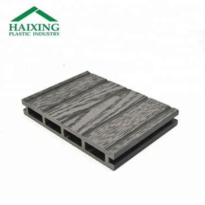Cina Moderno Hollow Structure Design Legno Plastica Composito Camping Art Parquet Pavimenti in legno rimovibili in vendita