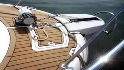 Cina 5mm Modern PVC Boat Decking with Teak-like Rubber Flooring L'Ultimate Yacht Upgrade in vendita