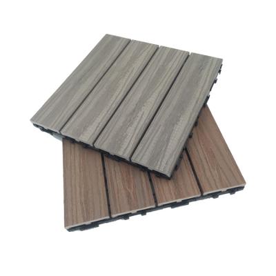Cina DIY PVC Decking esterno Co-estruso WPC Square Pool Deck Tiles per il design basato sulla plastica in vendita