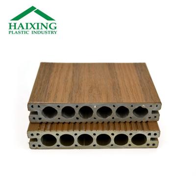 Cina Clica Installazione PVC Decking Board per terrazza esterno di legno di plastica composito Deck in vendita