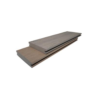 Cina Lussureggiante terrazzo solido a scanalatura con finitura matta e grani di legno opzionali in vendita