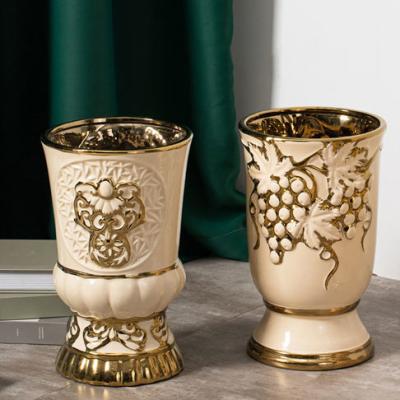 Cina Il vaso ceramico della porcellana del centro di nozze della decorazione del ripiano del tavolo dell'oro ha impresso i vasi di fiore ceramici di lusso per la decorazione domestica in vendita