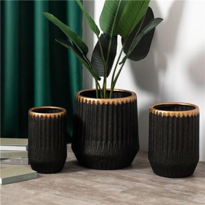 Cina Vaso di fiore ceramico su misura della piantatrice della pianta del giardino della decorazione di logo dell'oro nero di lusso succulente dei vasi in vendita