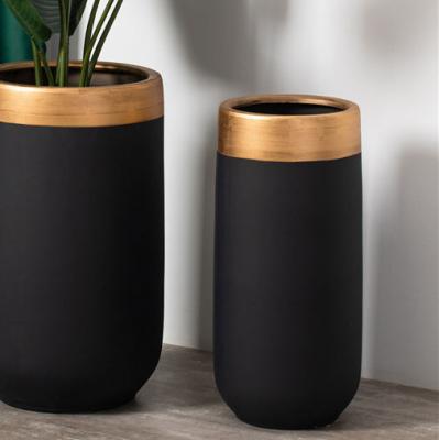 Cina Giardinaggio di lusso di Matte Ceramic Flower Pot For del nero della piantatrice della nuova di progettazione della casa porcellana decorativa del balcone in vendita