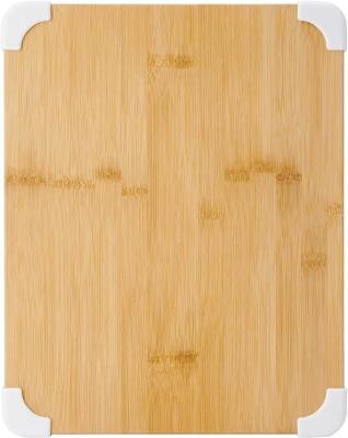 Cina Tavolo di taglio in bambù bianco senza scivolamento di 11x14 pollici sostenibile con tavola di taglio in legno a scanalatura a liquido in vendita