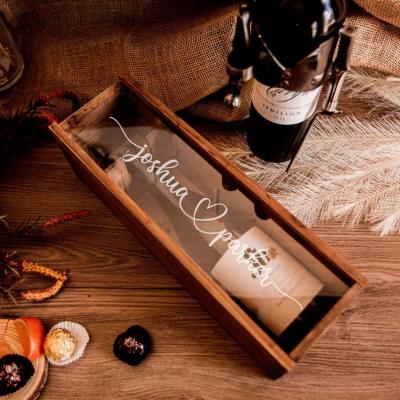 Cina Regalo personalizzato per la casa nuova inciso Chiodo acrilico trasparente Scatola di vino in legno di pino rustico in vendita