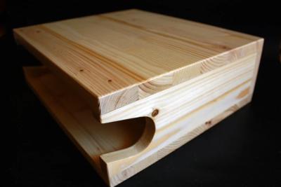Cina In legno per biciclette montato su un appendiabiti a parete con portabiciclette e scaffale personalizzato in vendita