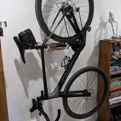 Cina Soggiorno Montaggio a muro in bicicletta in legno con scaffale Multifunzionale e Smart Storage Design in vendita