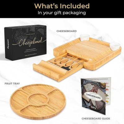 Cina Personalizzazioni in bambù di colore naturale Cheese Board And Knife Set Charcuterie Boards Gift Set in vendita