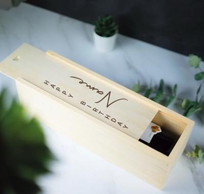 China Caixa de vinho de madeira feita à mão com gravura a laser personalizada e tampa deslizante personalizada à venda