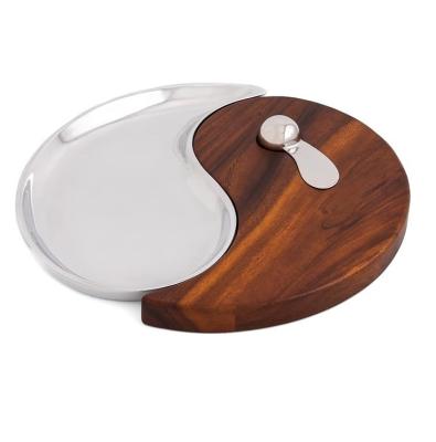 Cina Un set da 13 pollici di legno di acacia e legno di metallo per il formaggio perfetto per il divertimento domestico in vendita