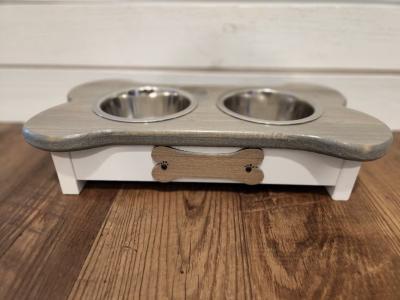 China 202406 Personalized Name Tag Small Wooden Dog Feeder for Pet Dinner Free Sample Charge for sale