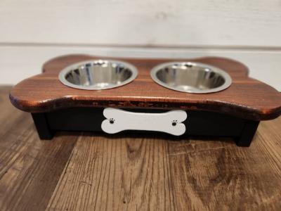 China 202406 Personalized Name Tag Small Wooden Dog Feeder for Pet Dinner Free Sample Charge for sale