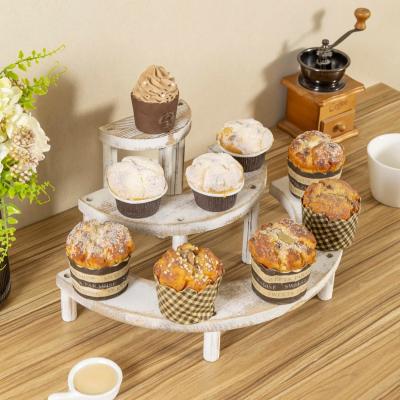 Cina Set in 3 pezzi in legno in incisione e in bianco per il supporto per cupcake semicircolare e il display riser in vendita
