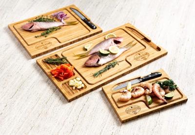 China Wooden Cutting Board With Juice Groove and Knife Set in Plain Color for All-Season for sale