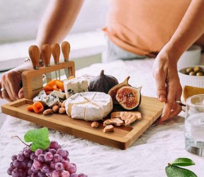 Cina Campione gratuito tabellone di formaggio di bambù e set di coltelli per il taglio di cioccolatini in vendita