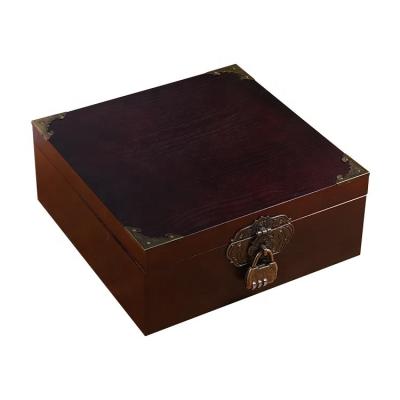 China Customized Logo Acceptable Vintage Style Wooden Jewelry Gift Box with Lock and Key for sale