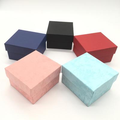 Cina Scatola di carta bianca personalizzata per imballaggi di prodotti riciclabili fatti a mano in vendita