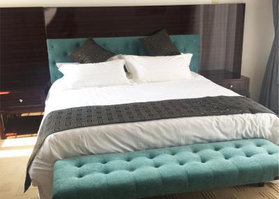 Cina Molle elicoidali ad alta densità della schiuma/metallo della mobilia della camera da letto di legno solido di dimensione della regina in vendita