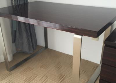 Cina Tabella rossa di studio con le gambe dell'acciaio inossidabile per l'hotel e l'appartamento in vendita