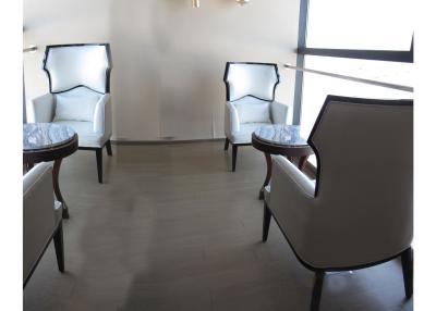 China Restaurante blanco de la parte posterior del alto que cena los muebles de cuero de las sillas para la barra de café en venta