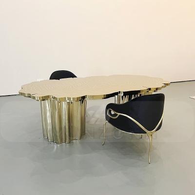 China Modern Luxuriously Designed Tree- Trunk Shaped Gold Metal Dining Table for Hotels Weddings and Villas for sale