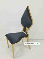 Chine Une chaise de mariée en or superbe, avec un coussin blanc. à vendre