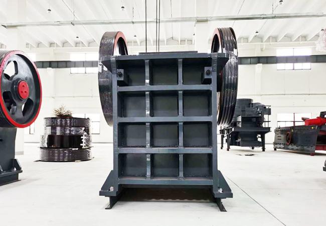 Low Price Jaw Mounted Crusher Rock Crushing Machine Supplier