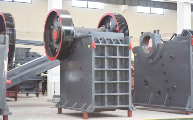 Low Price Jaw Mounted Crusher Rock Crushing Machine Supplier